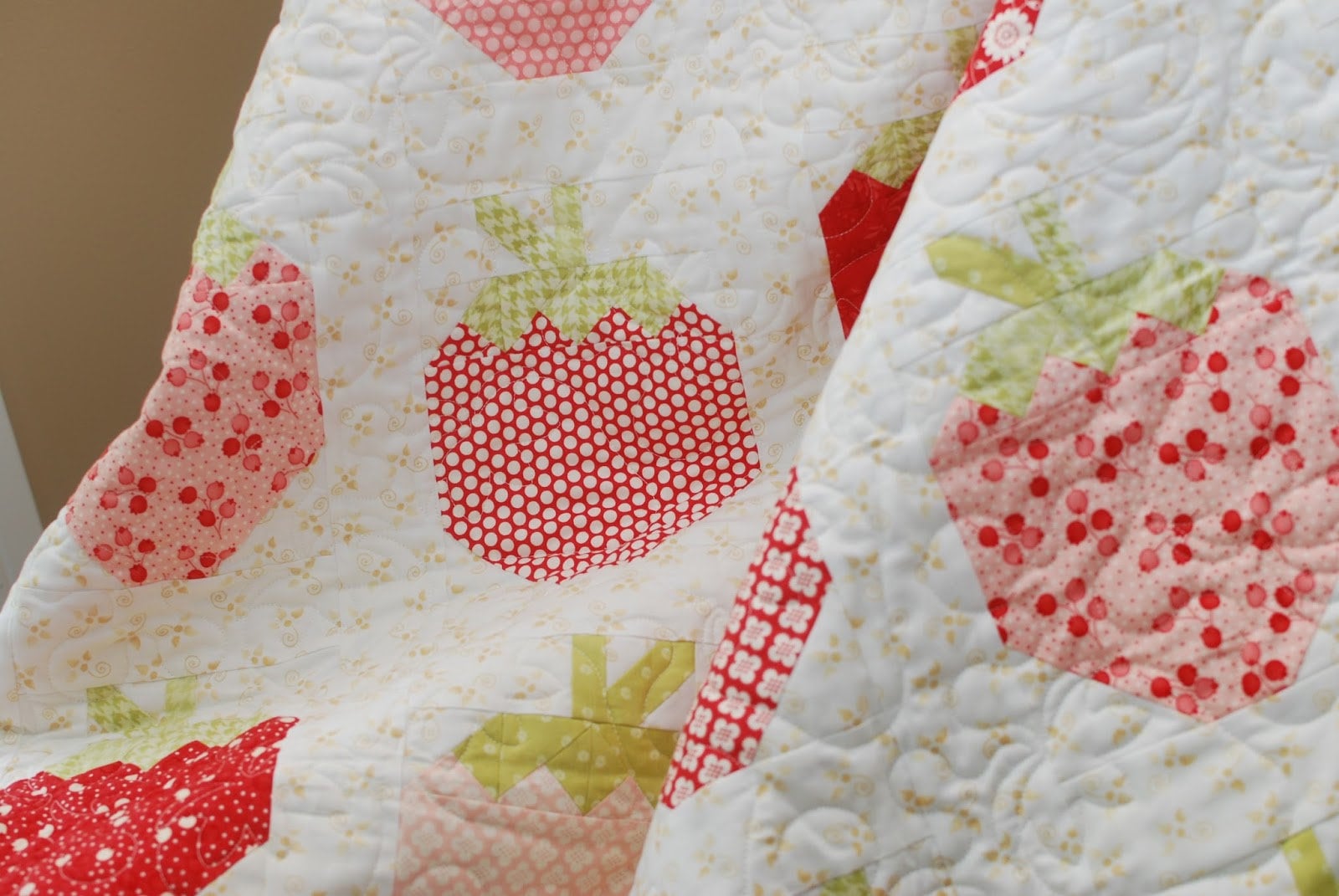 Quilt Kit STRAWBERRY SOCIAL the Pattern Basket Moda Prints - Etsy