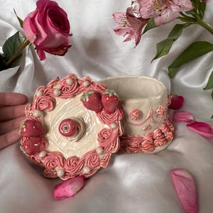 Cute Vintage Cake Box, Handmade Pottery Ceramic Cake Jewelry Trinket ...