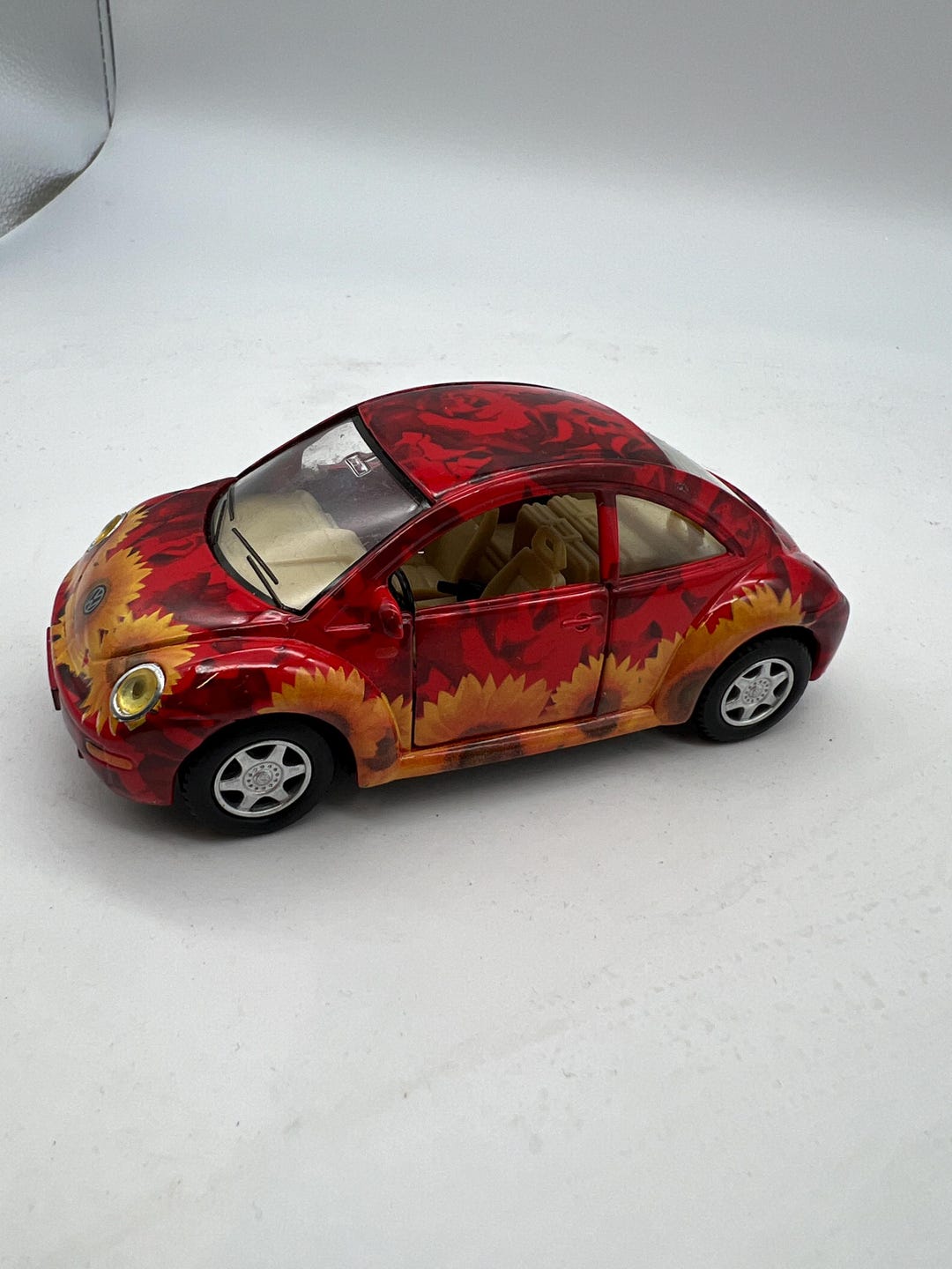 Kinsmart Volkswagen New Beetle Roses Sunflowers Diecast Pullback Toy ...