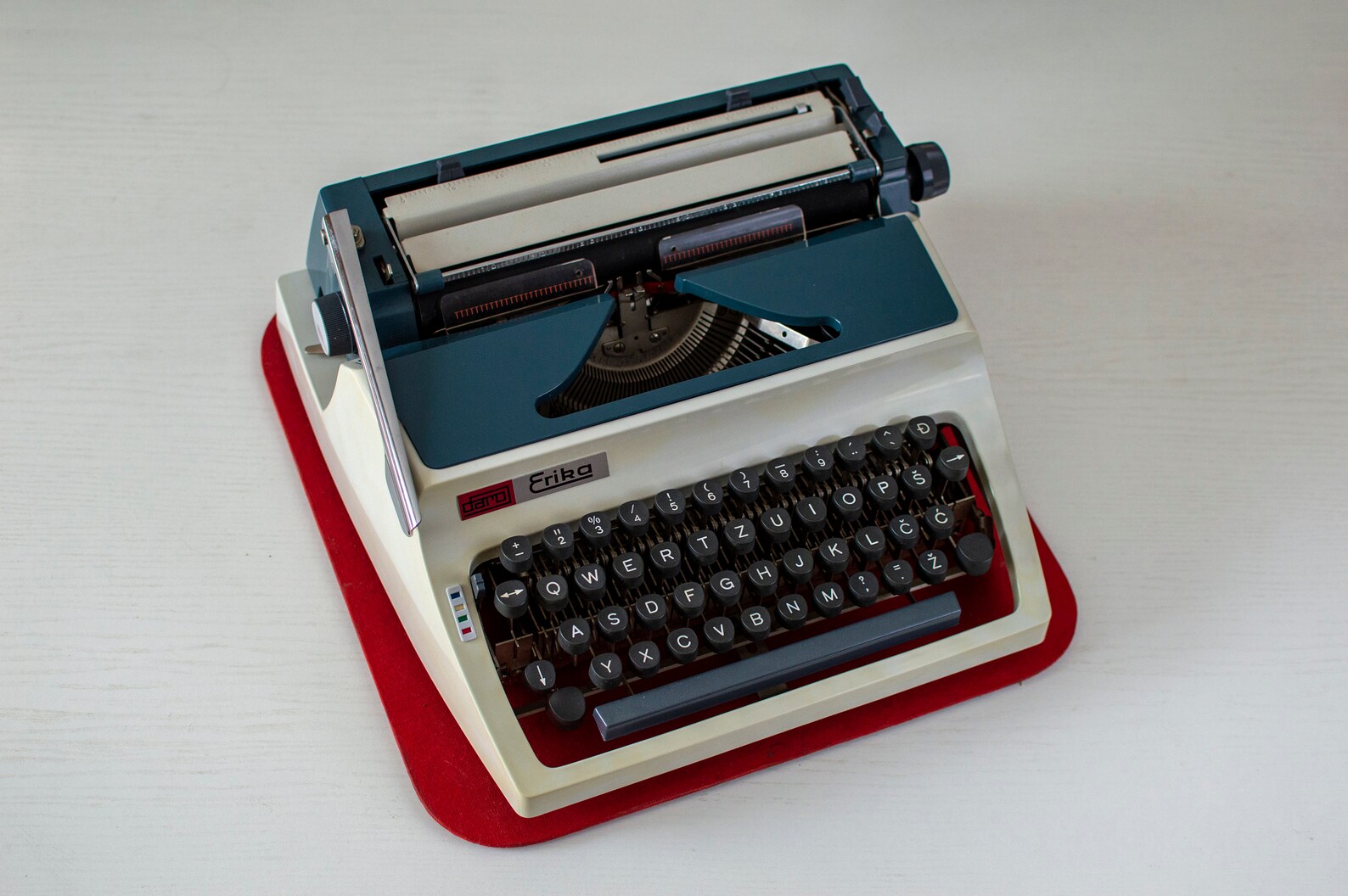 Vintage Typewriter Daro Erika Typewriter Working Typewriter 70s ...