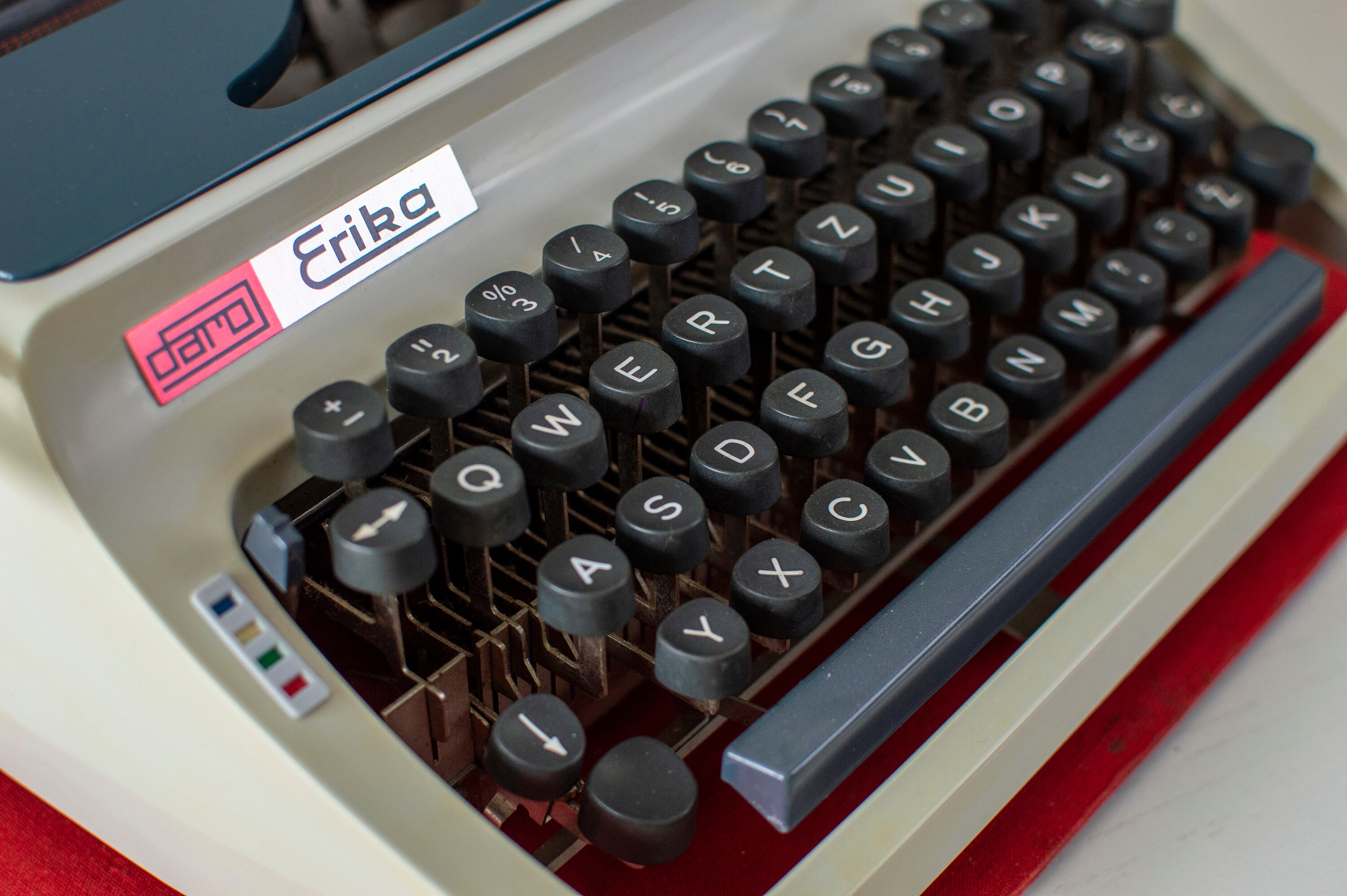 Vintage Typewriter Daro Erika Typewriter Working Typewriter 70s ...