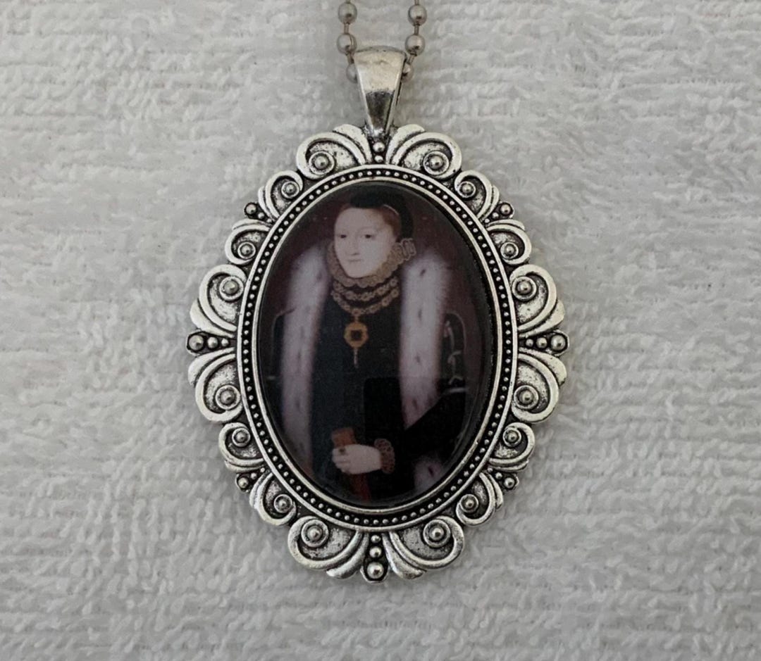The Clopton Portrait of Queen Elizabeth I- Art Print Pendant Necklace ...