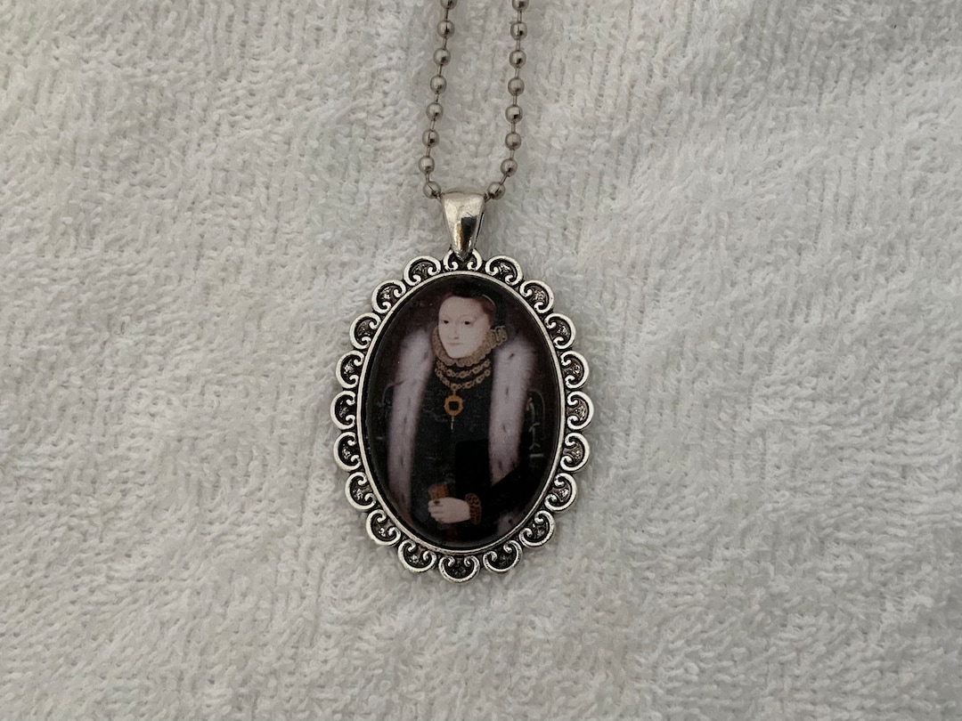 The Clopton Portrait of Queen Elizabeth I Art Print Pendant Necklace - Etsy