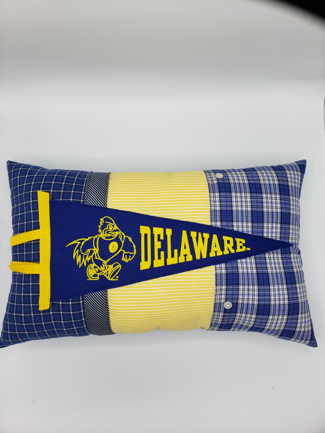 The University of Delaware Pennant Pillow - Etsy