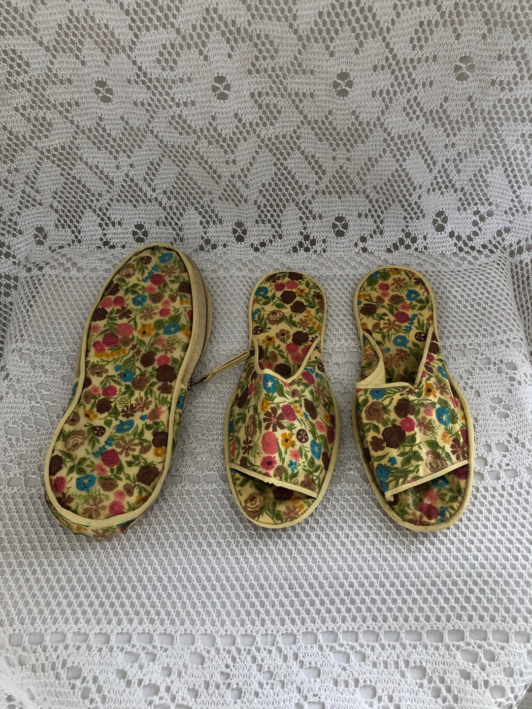 Vintage Slippers Woman 70s Mules Pocket Size 2 Colorful Flower Slippers ...