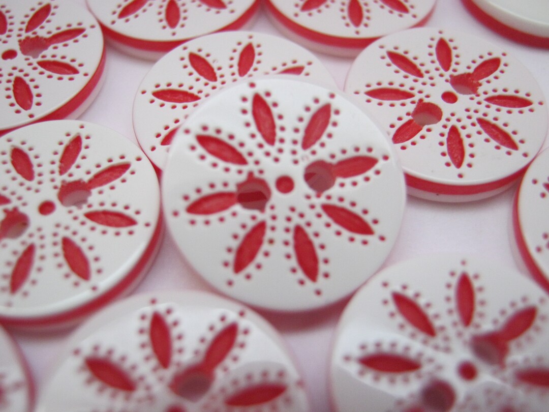 10 Snowflakes Buttons 13mm Red and White Petal Flower Buttons Childrens ...