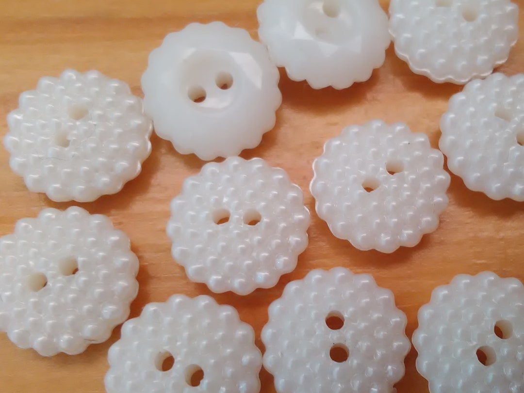 Pearlised Ivory Sewing Buttons 12mm Cream Textured Pearl Buttons for ...