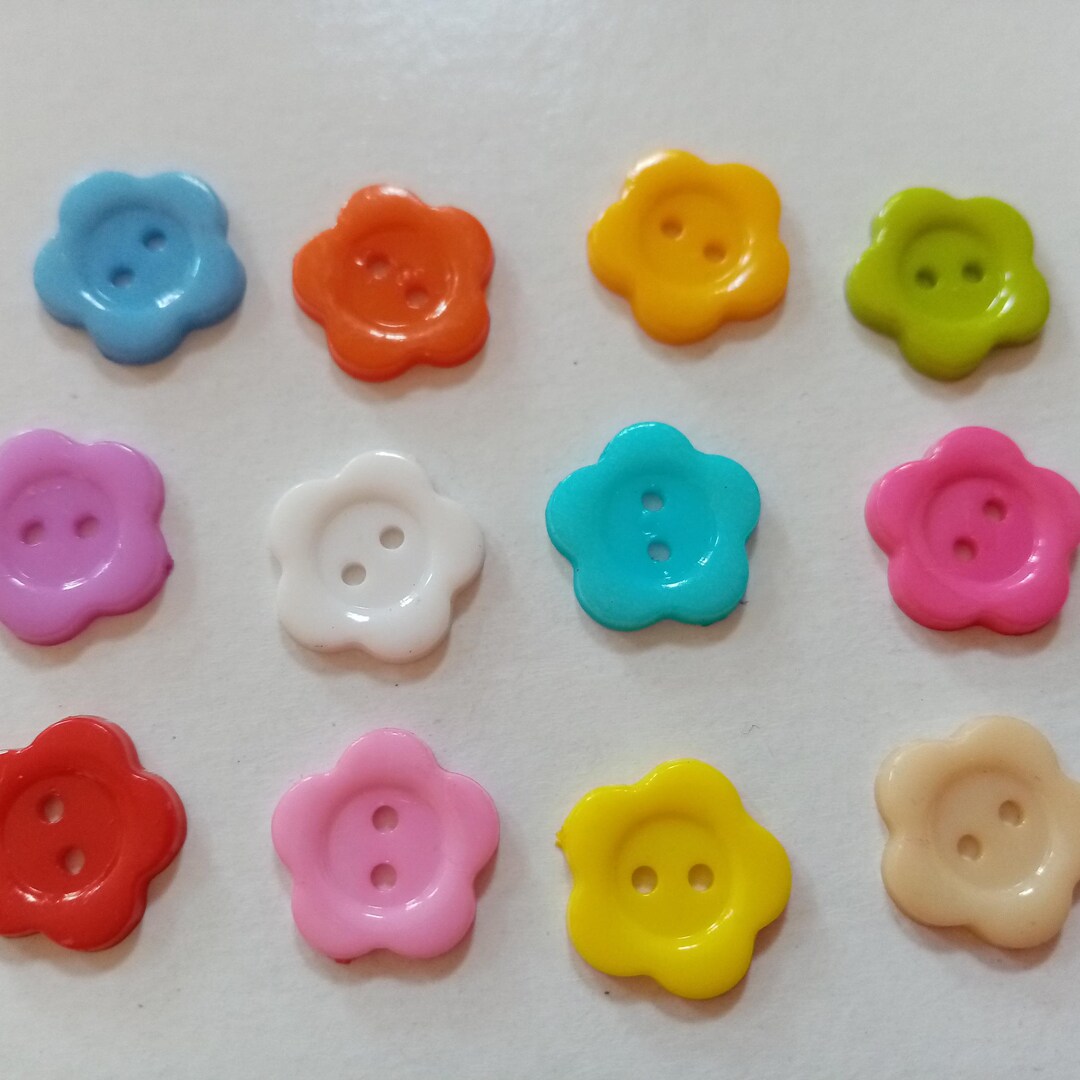 10 Flower Shaped Sewing Buttons 14mm 5/8in Choose Colour Plastic Flower ...