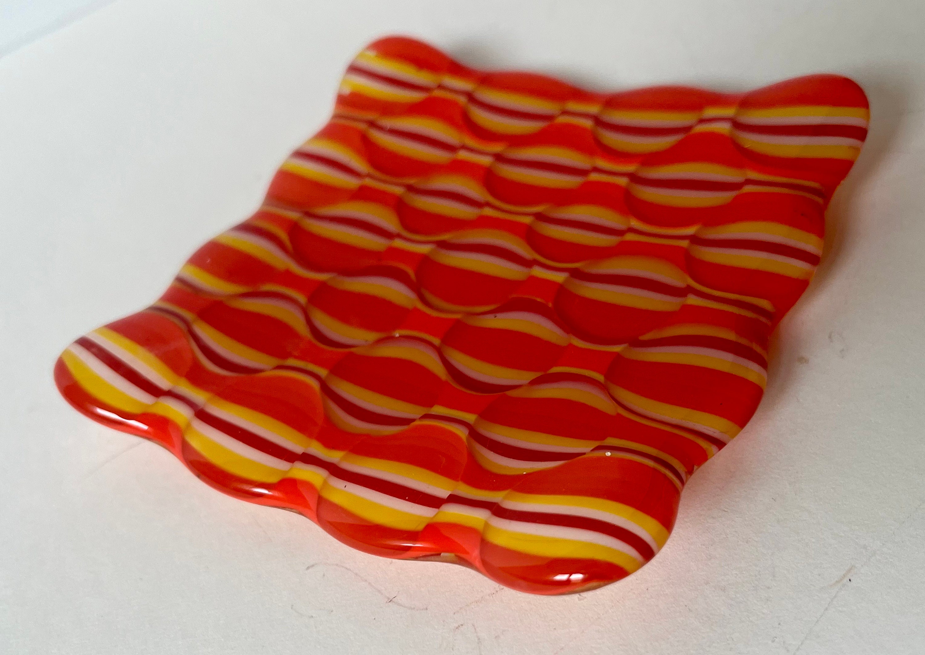 Fused Glass Optic Illusion Dish - Etsy
