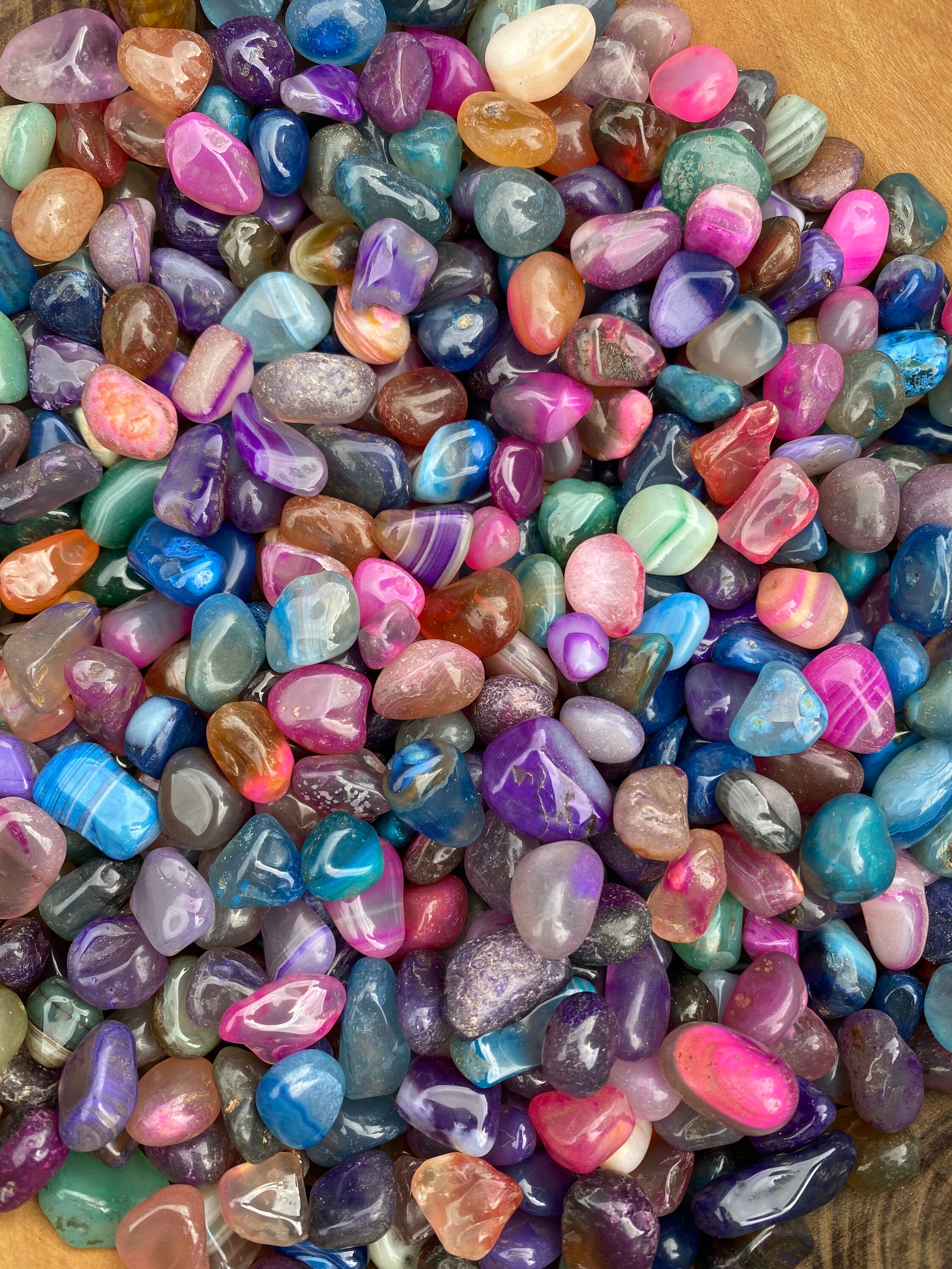 Dyed agate small tumble stones x10 x20 x50 or x100 | Etsy