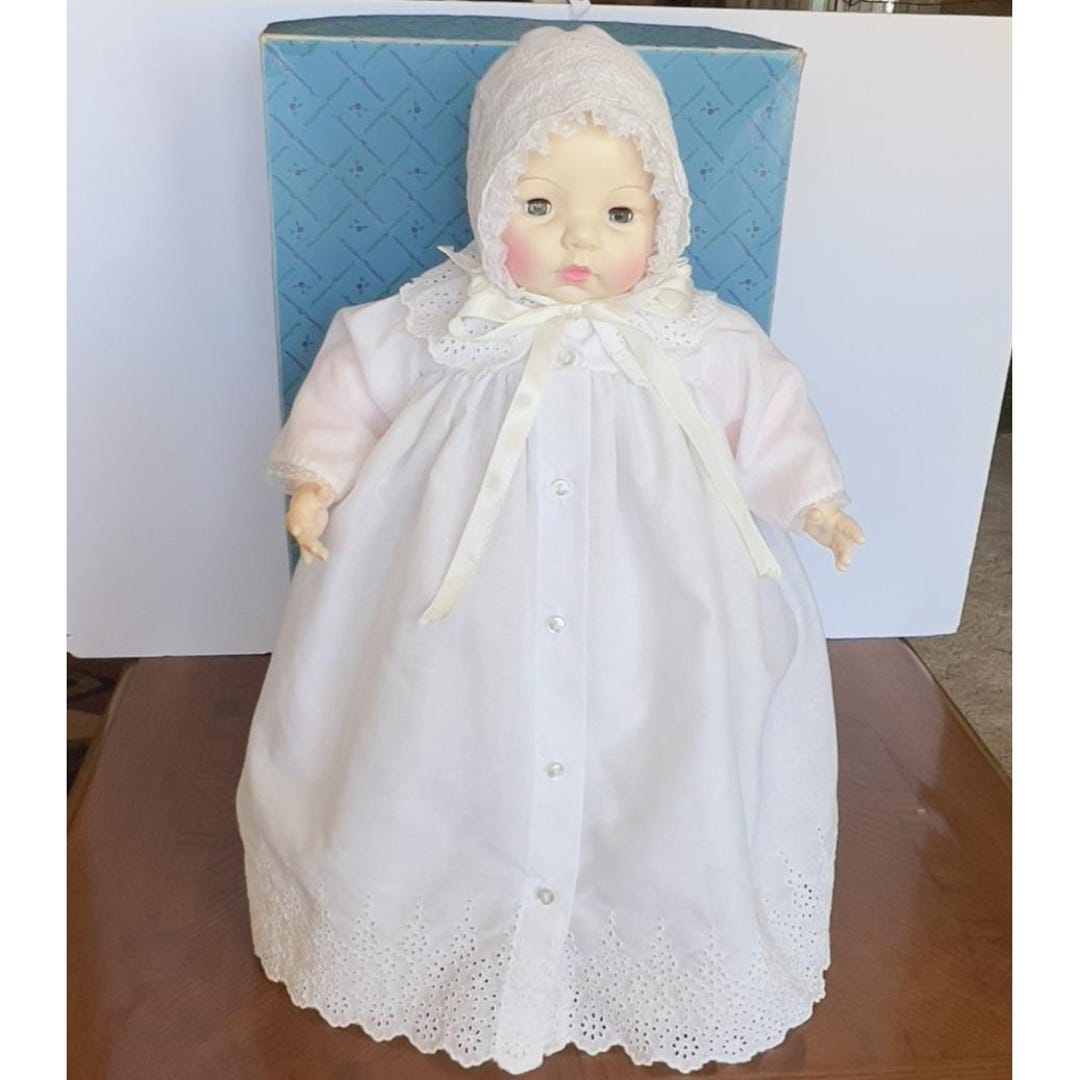 Vintage Madame Alexander Victoria Baby Doll 5760 White Gown Cryer Works ...