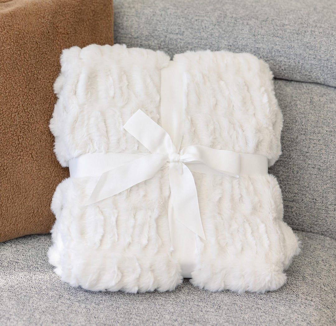 Luxury Ruched Faux Fur Throw Blanket: Soft Plush Minky Fleece (50x60 ...