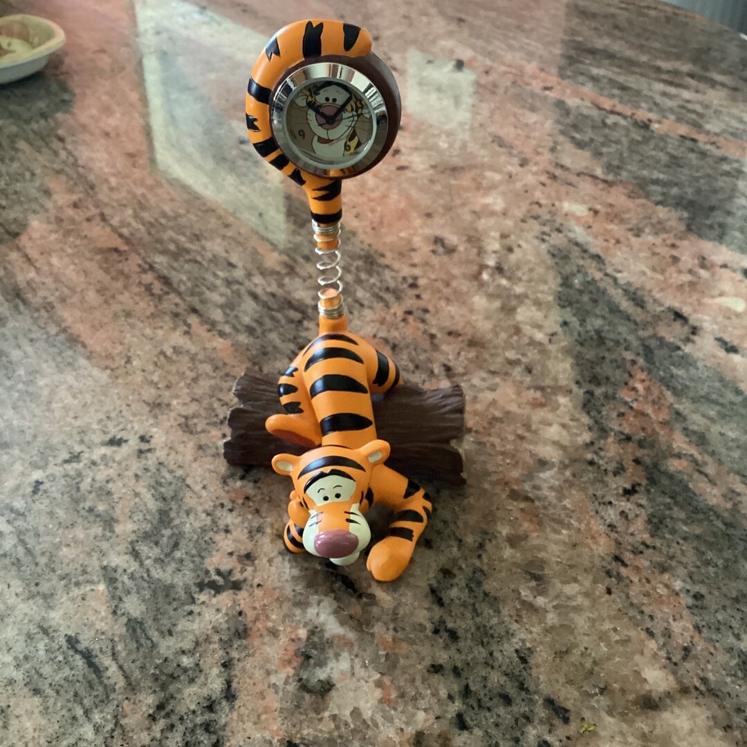 Vintage Disney Tigger Clock Spring Tail Holds Clock While Lounges on A ...