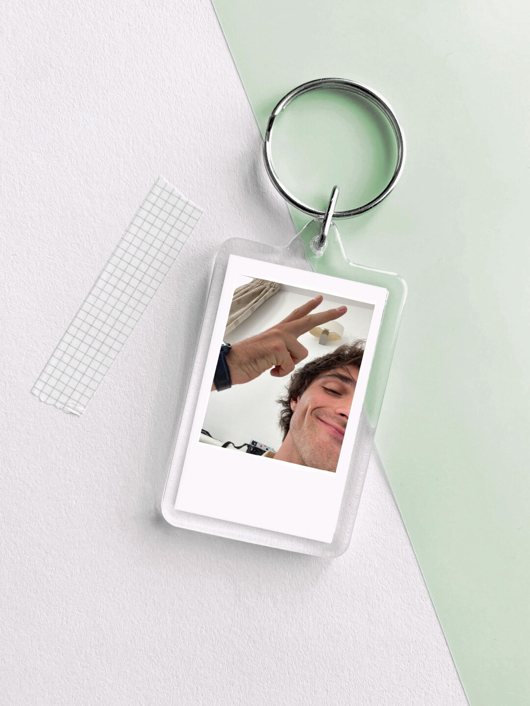Jacob Elordi Peace Polaroid Aesthetic Keychain Gift, Saltburn Souvenir ...