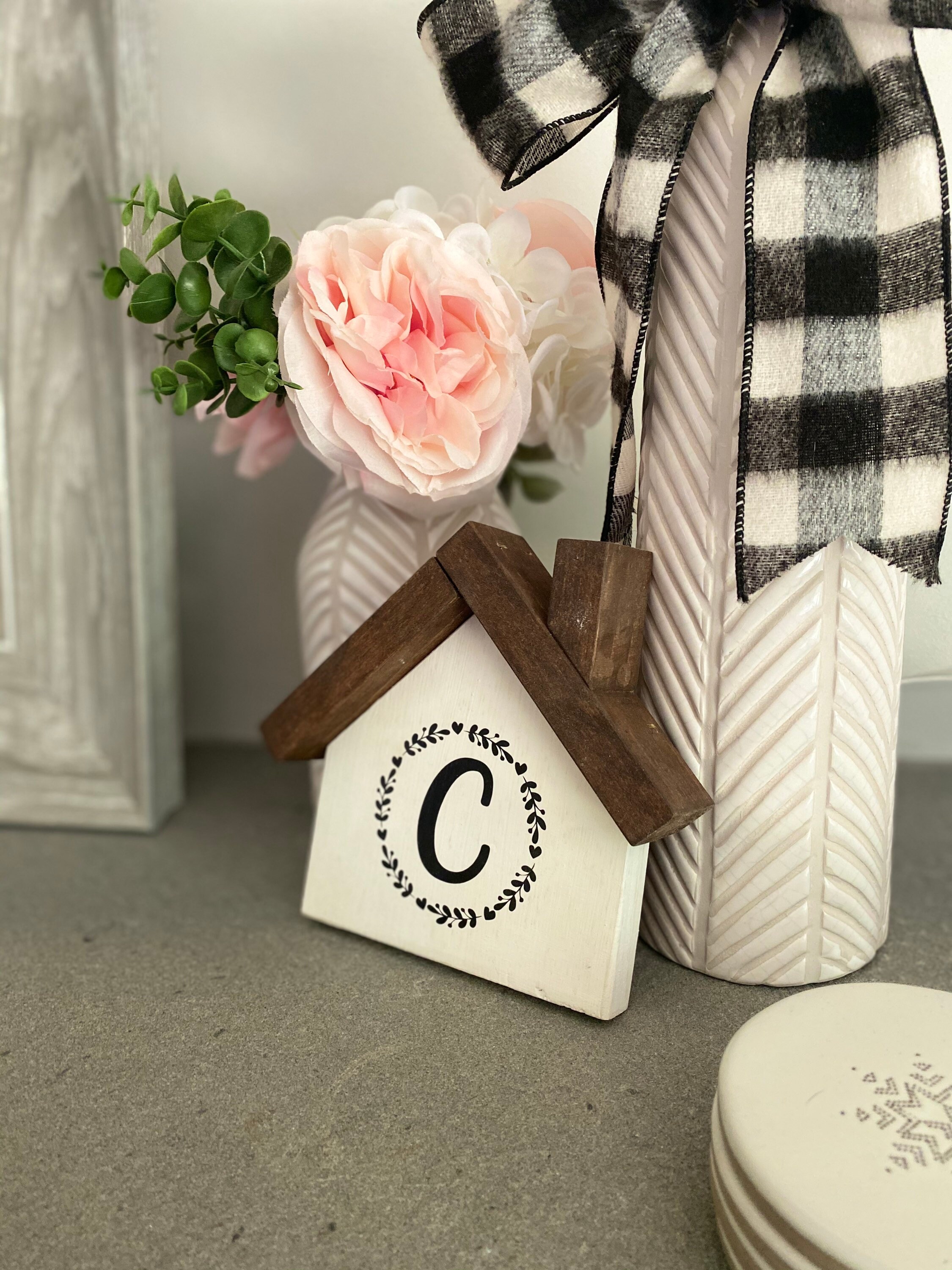 Small Farmhouse Sign / Monogram House Sign / Last Name / | Etsy