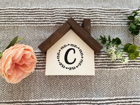 Small Farmhouse Sign / Monogram House Sign / Last Name / | Etsy