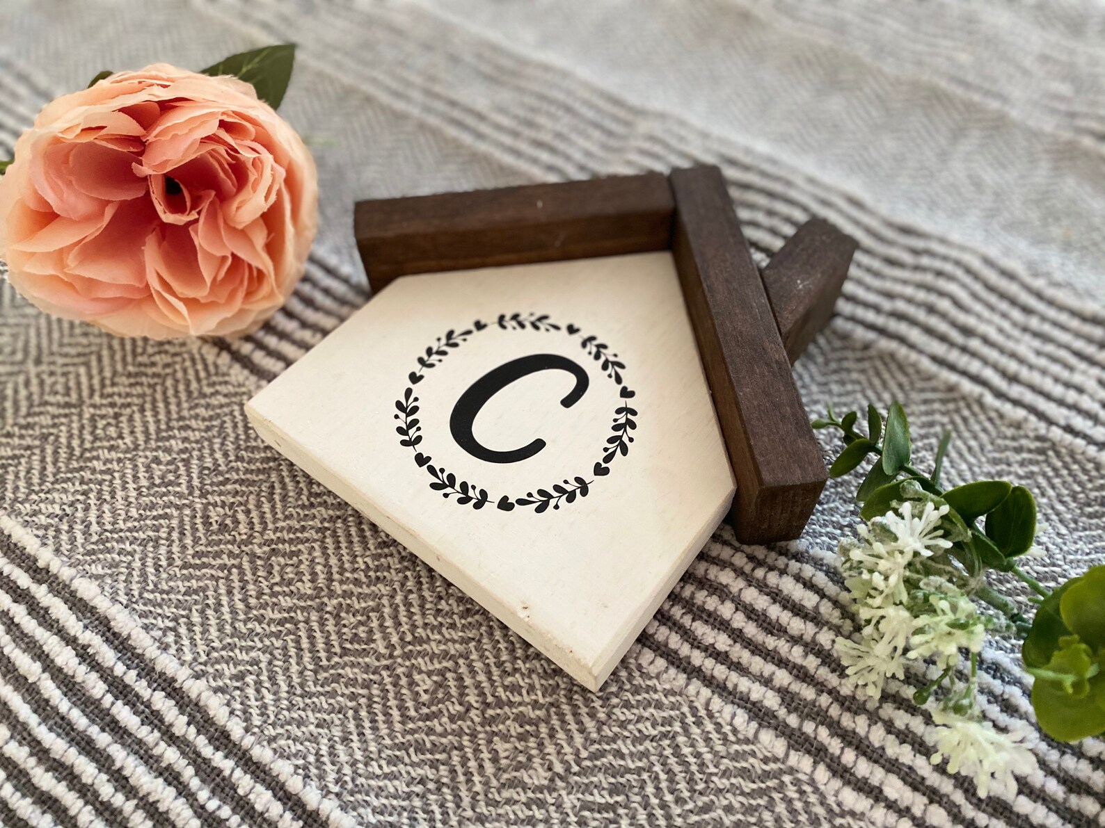 Small Farmhouse Sign / Monogram House Sign / Last Name / | Etsy