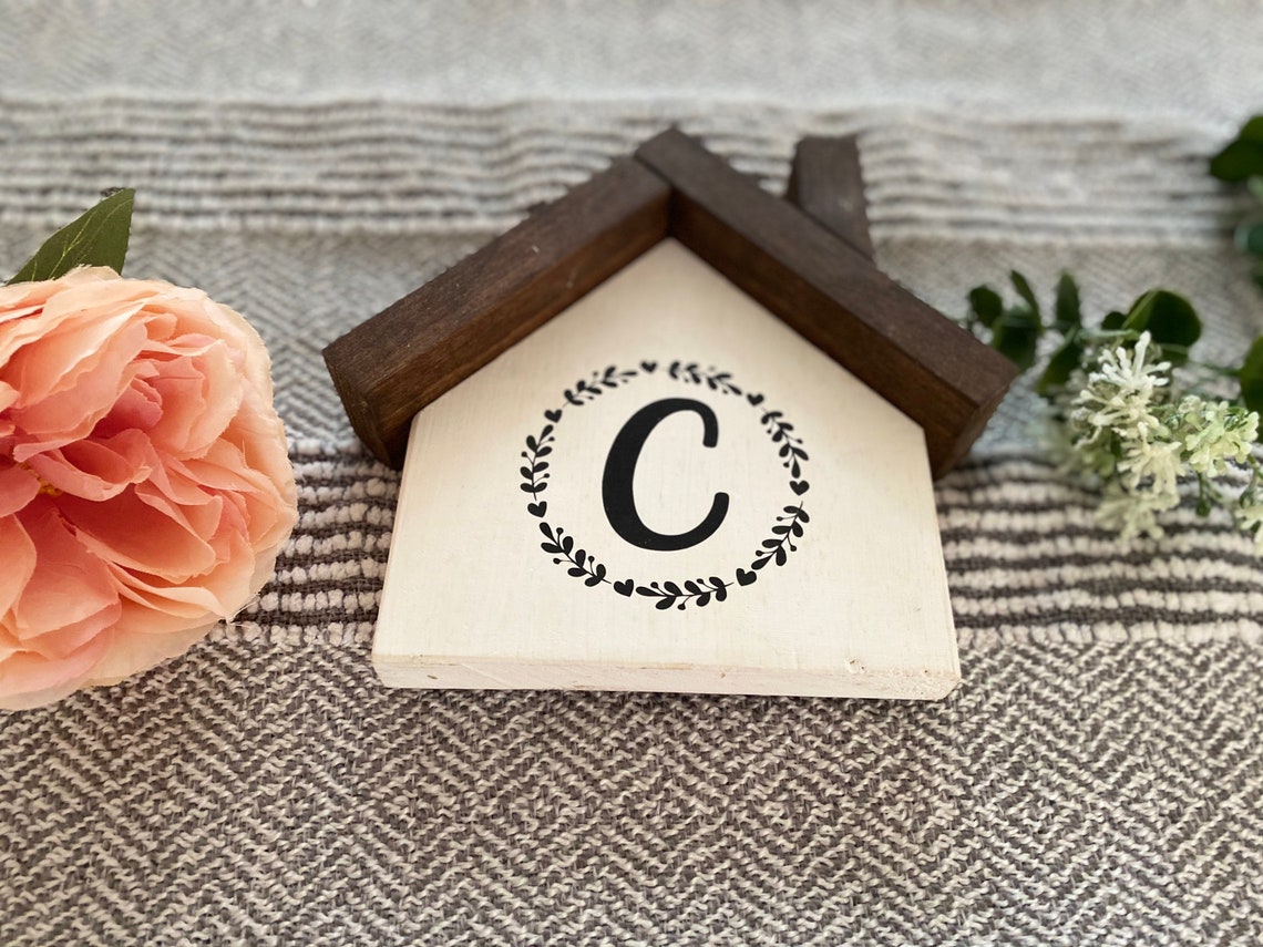 Small Farmhouse Sign / Monogram House Sign / Last Name / | Etsy
