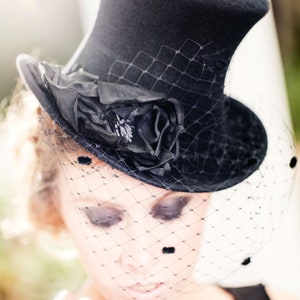 Mini Top Hat Mourning Veil, Glamorous Mini Top Hat With Black Veil and ...