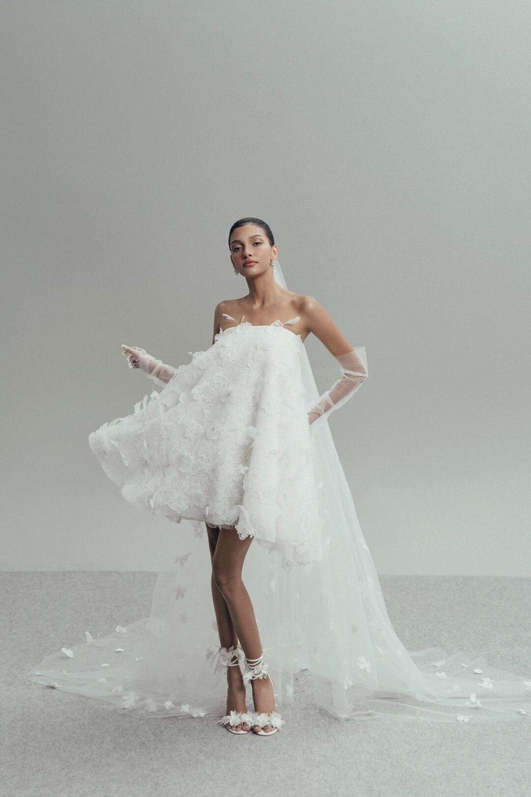 3D Floral Lace Mini Wedding Dress: Strapless A-line With Faux Feathers ...