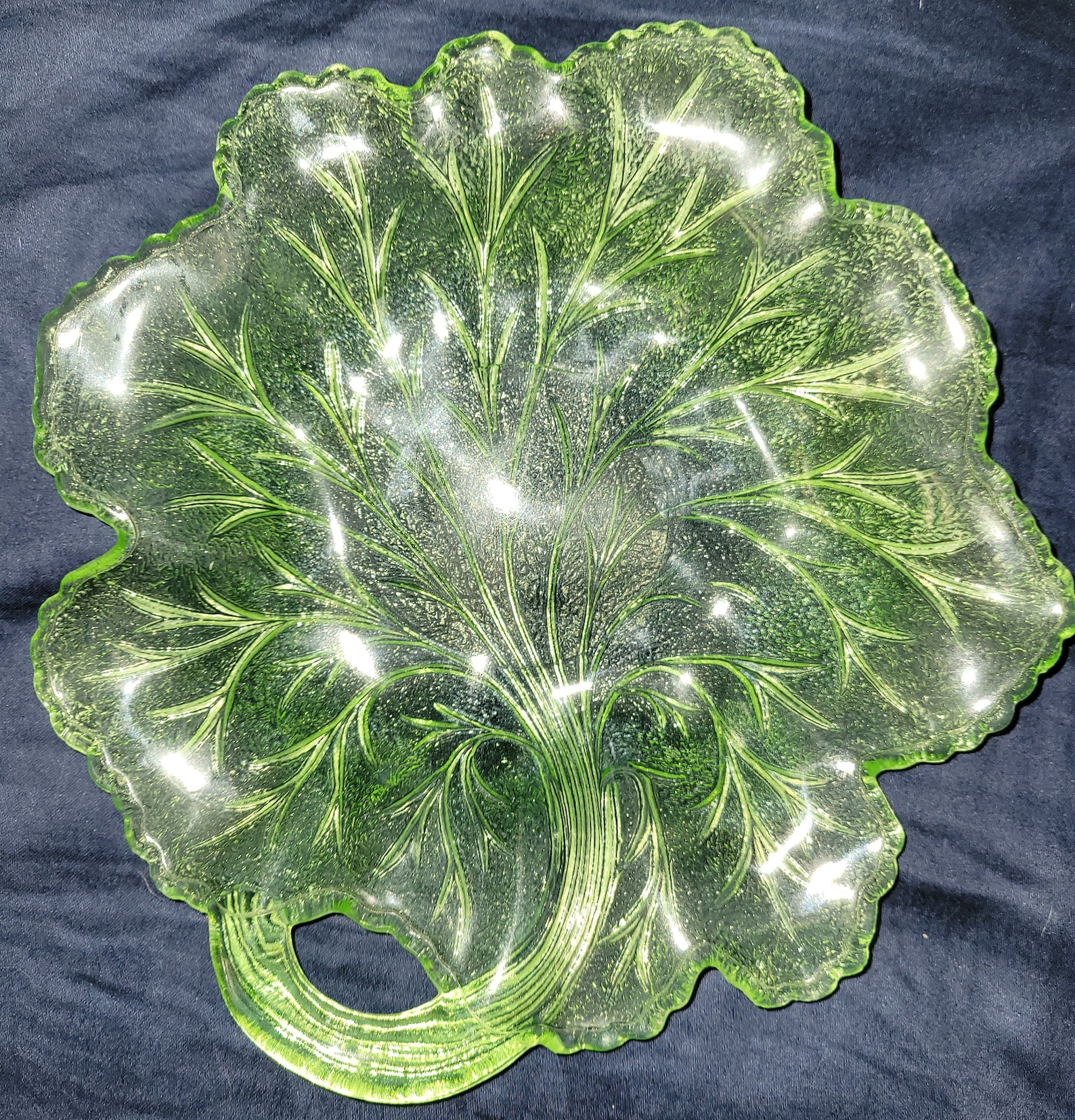 2 Vintage Indiana Glass Leaf Dishes Green Crystal Clear Divided - Etsy