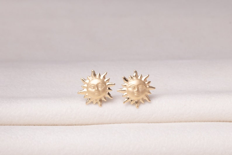 14K Solid Gold Sun Stud Earrings - Etsy