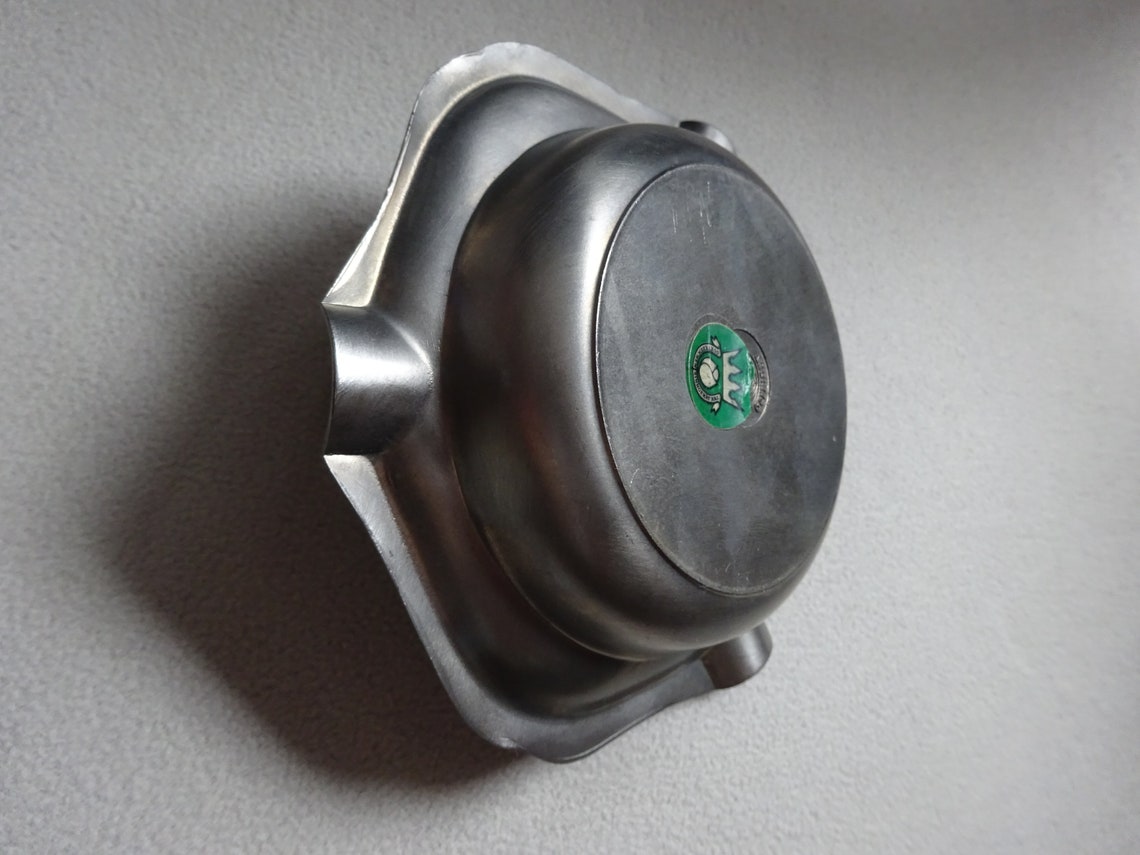 Frieling Zinn Germany, Ashtray, 95% Tin, Motif lindenwirtin - Etsy