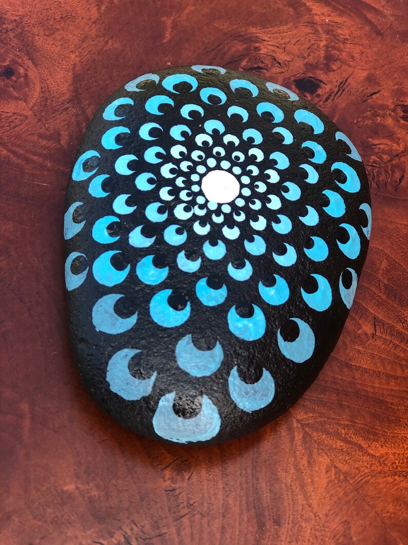 Blue Mandala Dot Painted Stone - Etsy