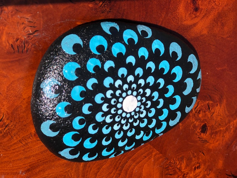 Blue Mandala Dot Painted Stone - Etsy