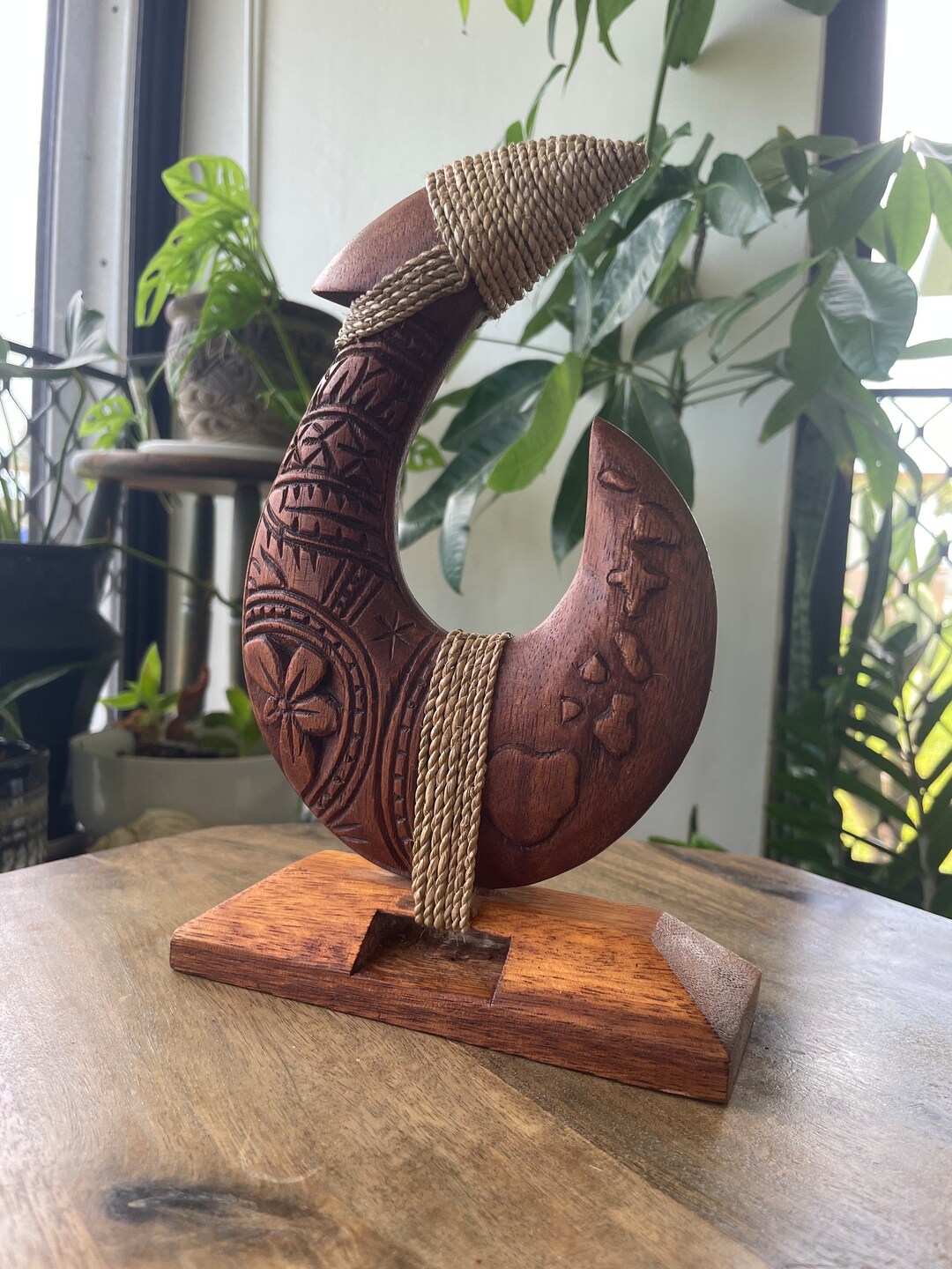 A Detailed Solid Sea Hibiscus Wood- Hand-carved Makau With Floral ...