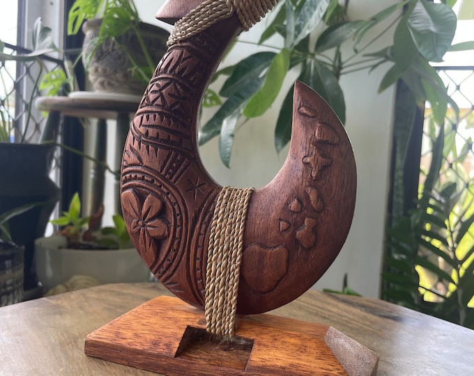 A Detailed Solid Sea Hibiscus Wood- Hand-carved Makau With Floral ...