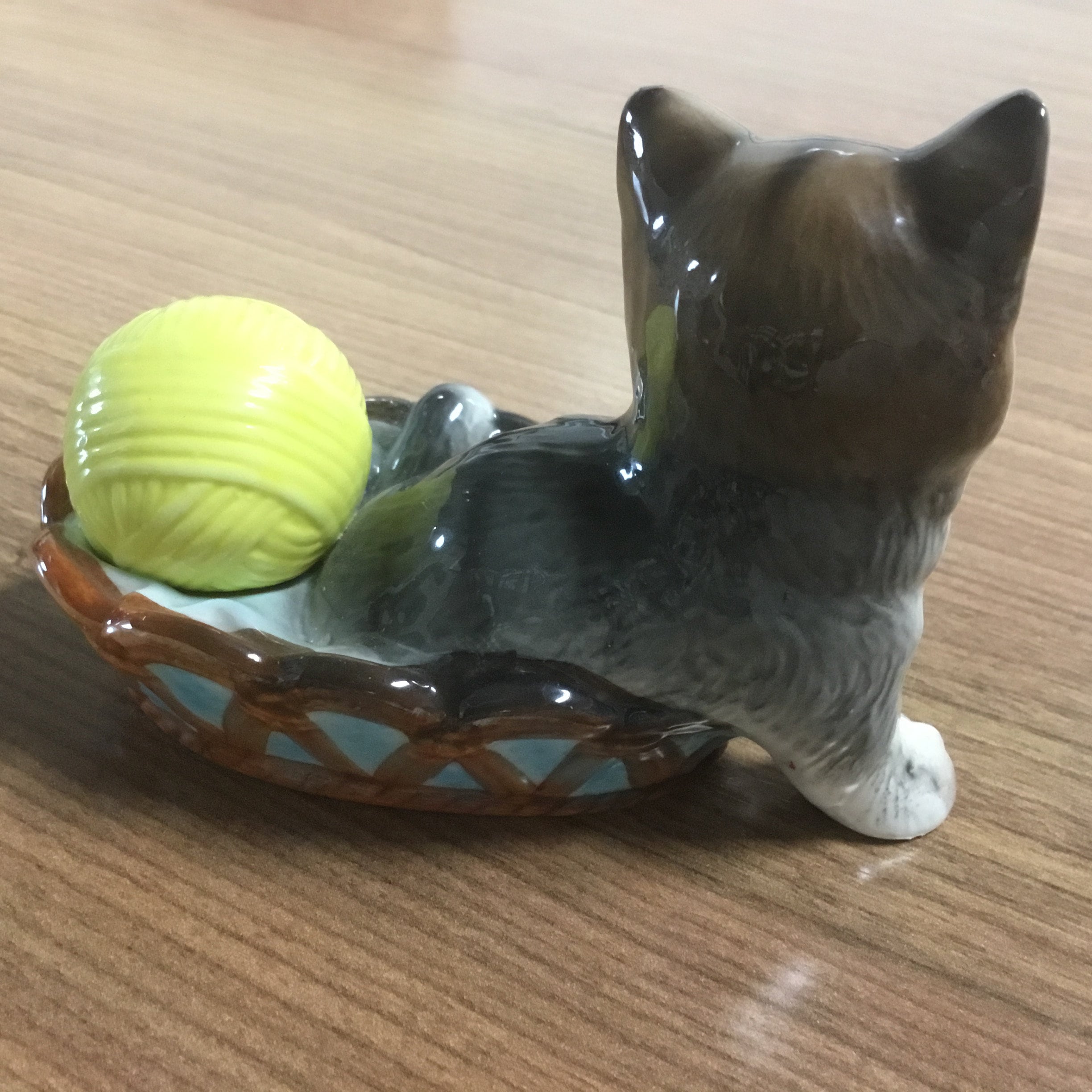 Vintage Enesco Cat Figurine, Porcelain Calico Cat in a Basket With ...