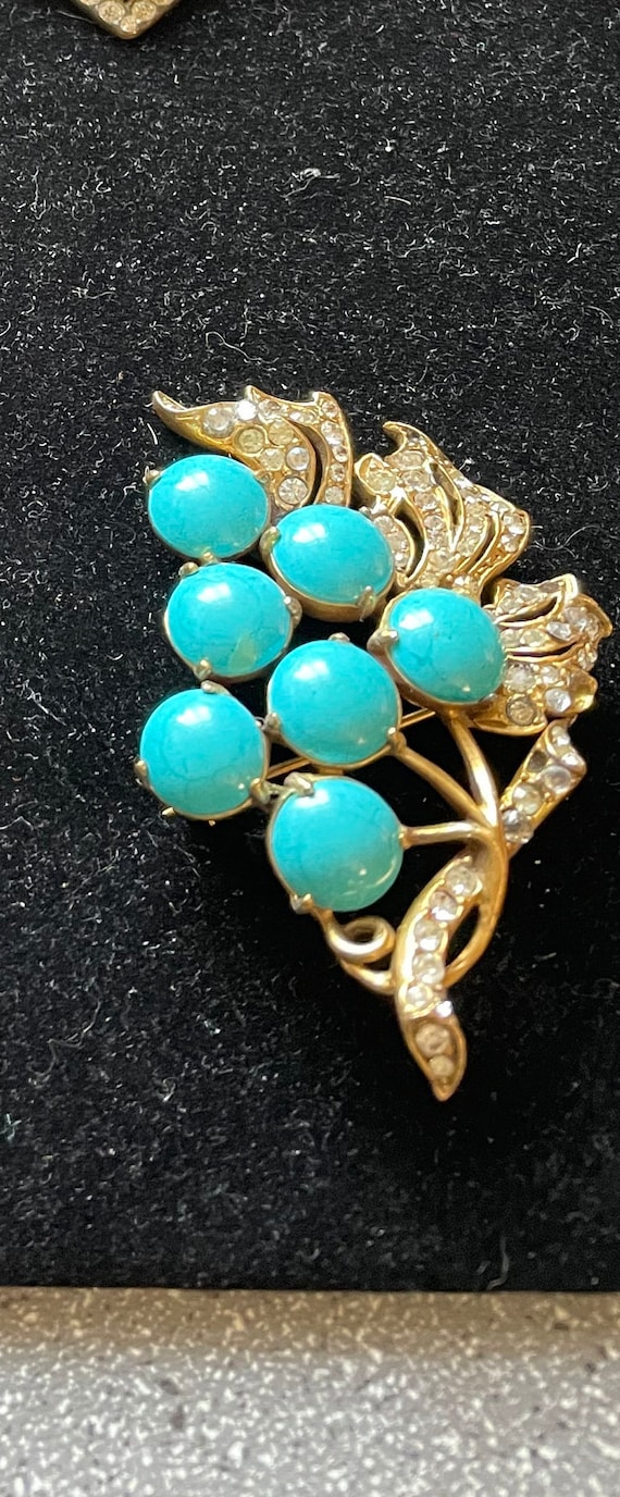 Green Porcelain leaf Pin - Gem