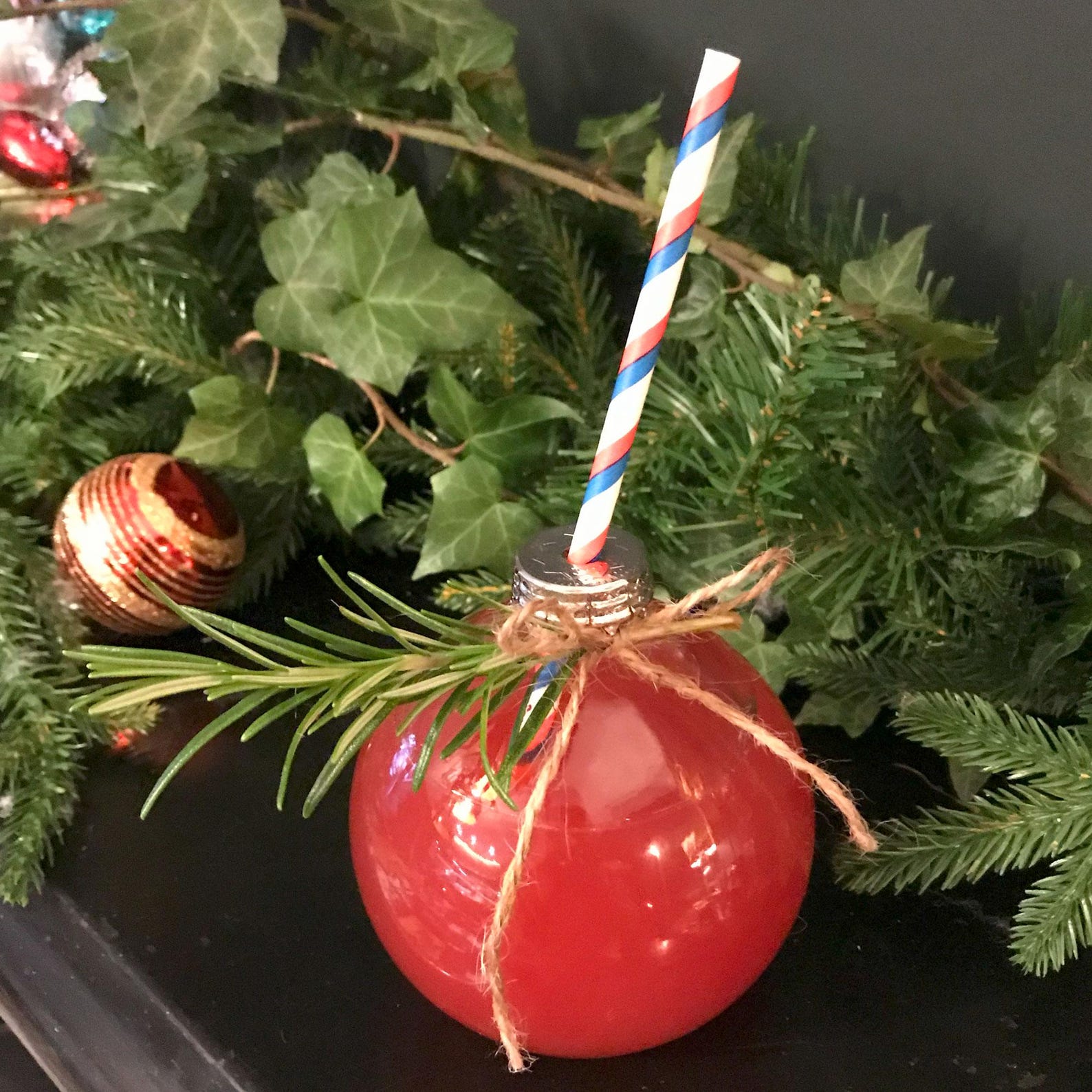 Christmas Bauble Cocktail Glass Set With Paper Straws – Festive Holiday ...