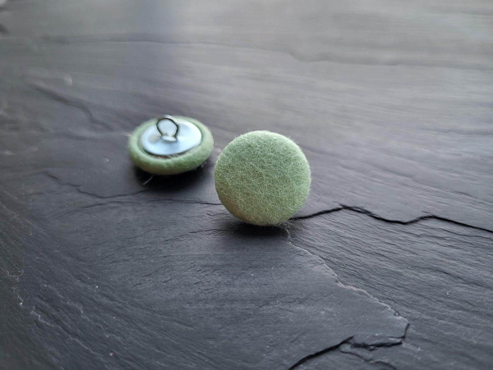 Green Felt Buttons 100% Wool Hand Covered 23mm Metal Shank Buttons 80 ...