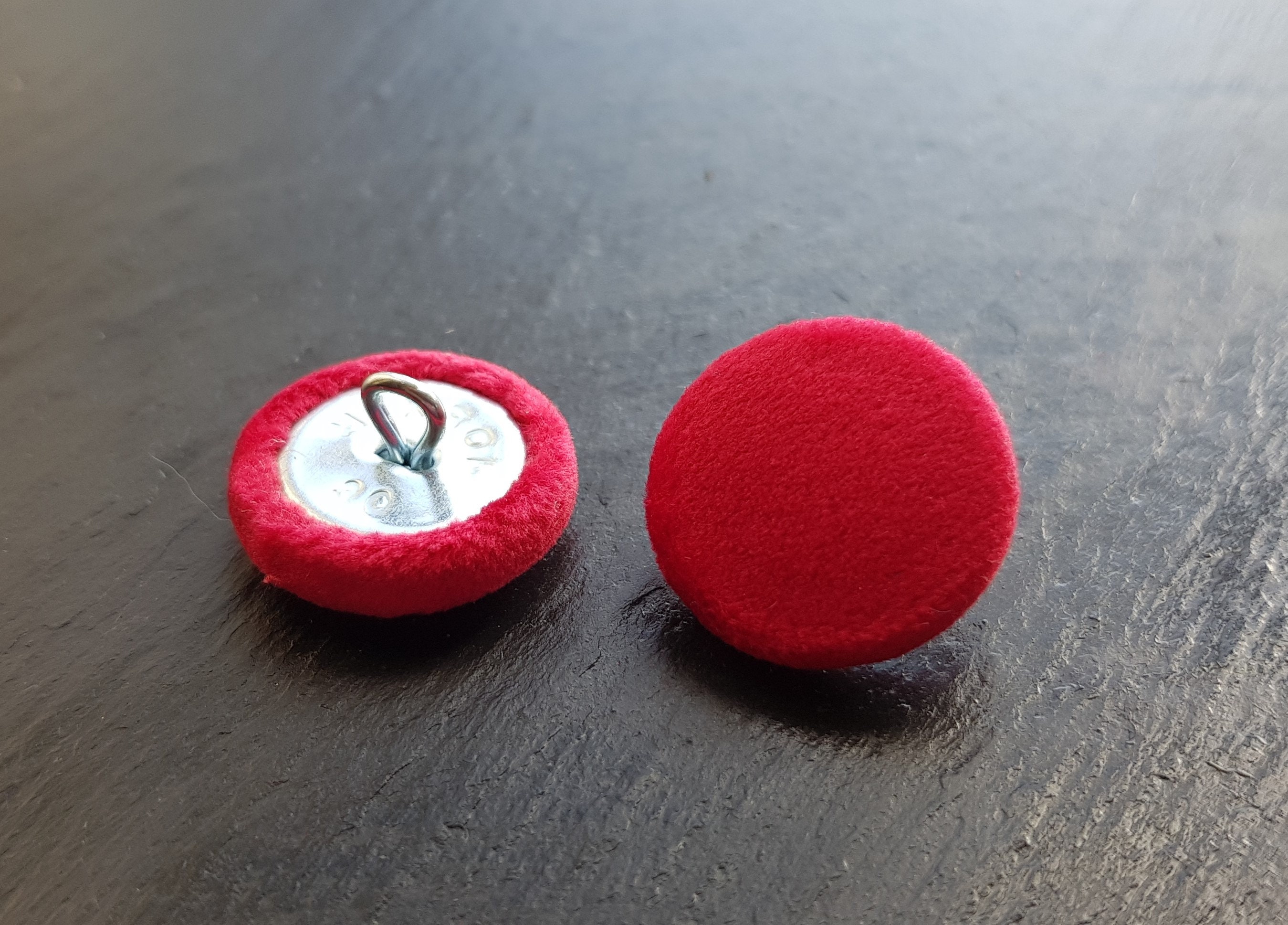 Red velvet buttons hand covered buttons 14mm 19mm or 25mm - Etsy.de