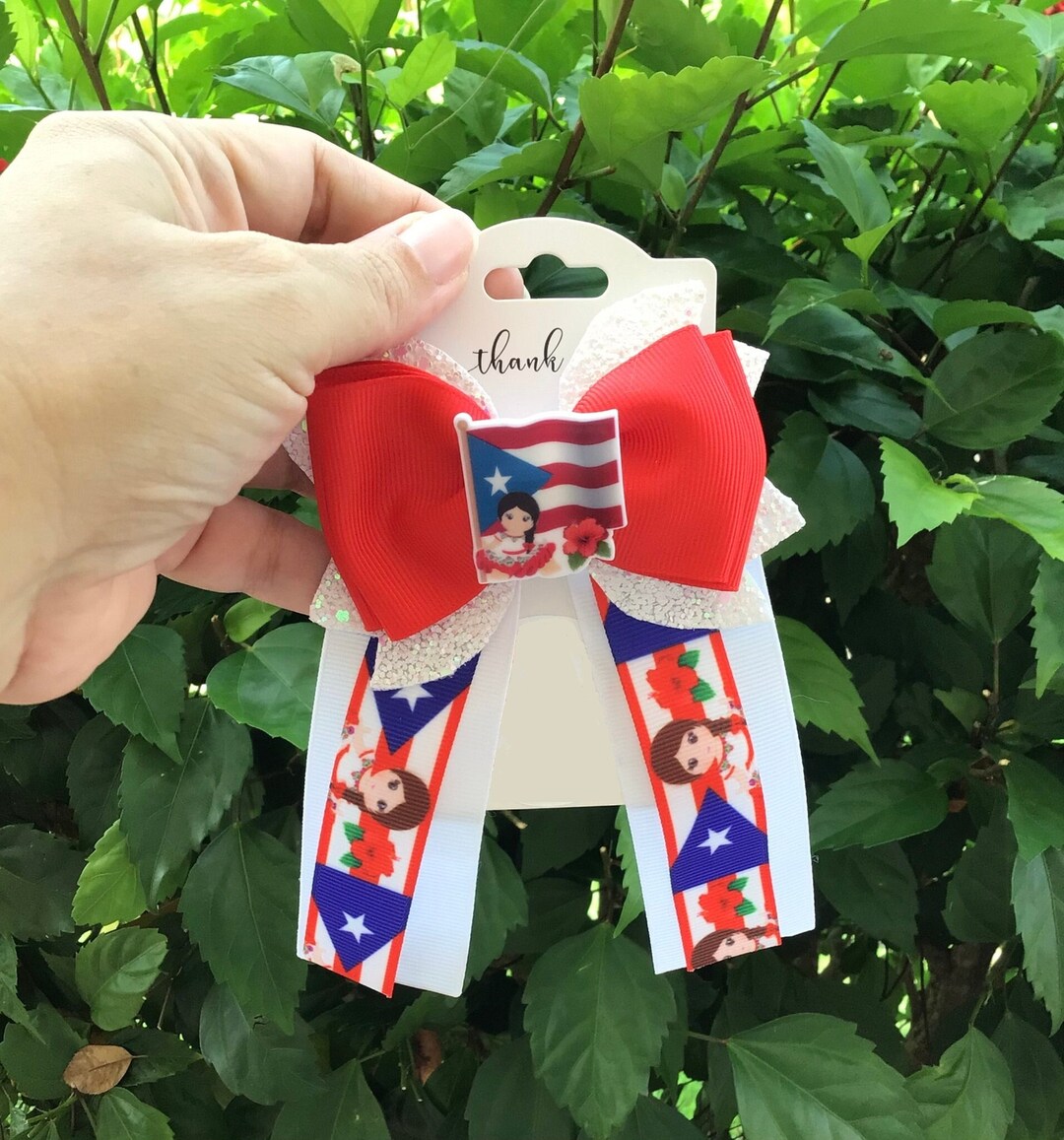 Lazo para niña con la bandera de Puerto Rico, jibarita y flor de maga ...
