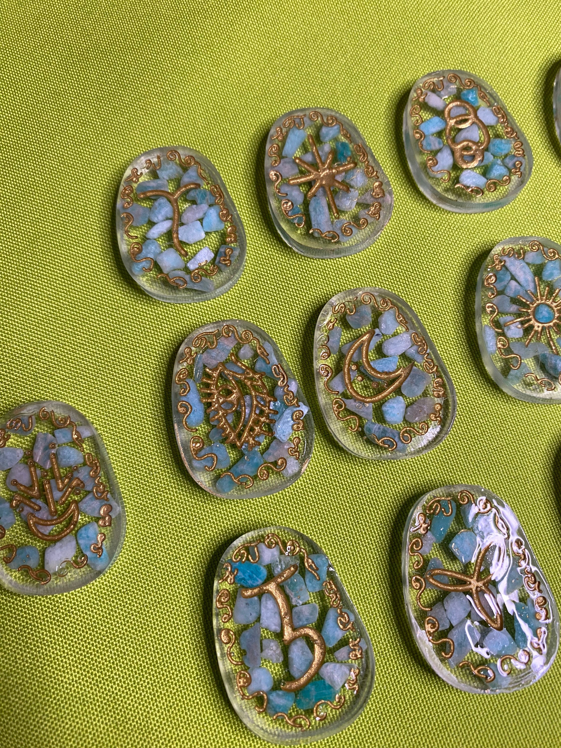 Witches Runes Set With Box/resin/gemstones/divination Tools/runes Box ...