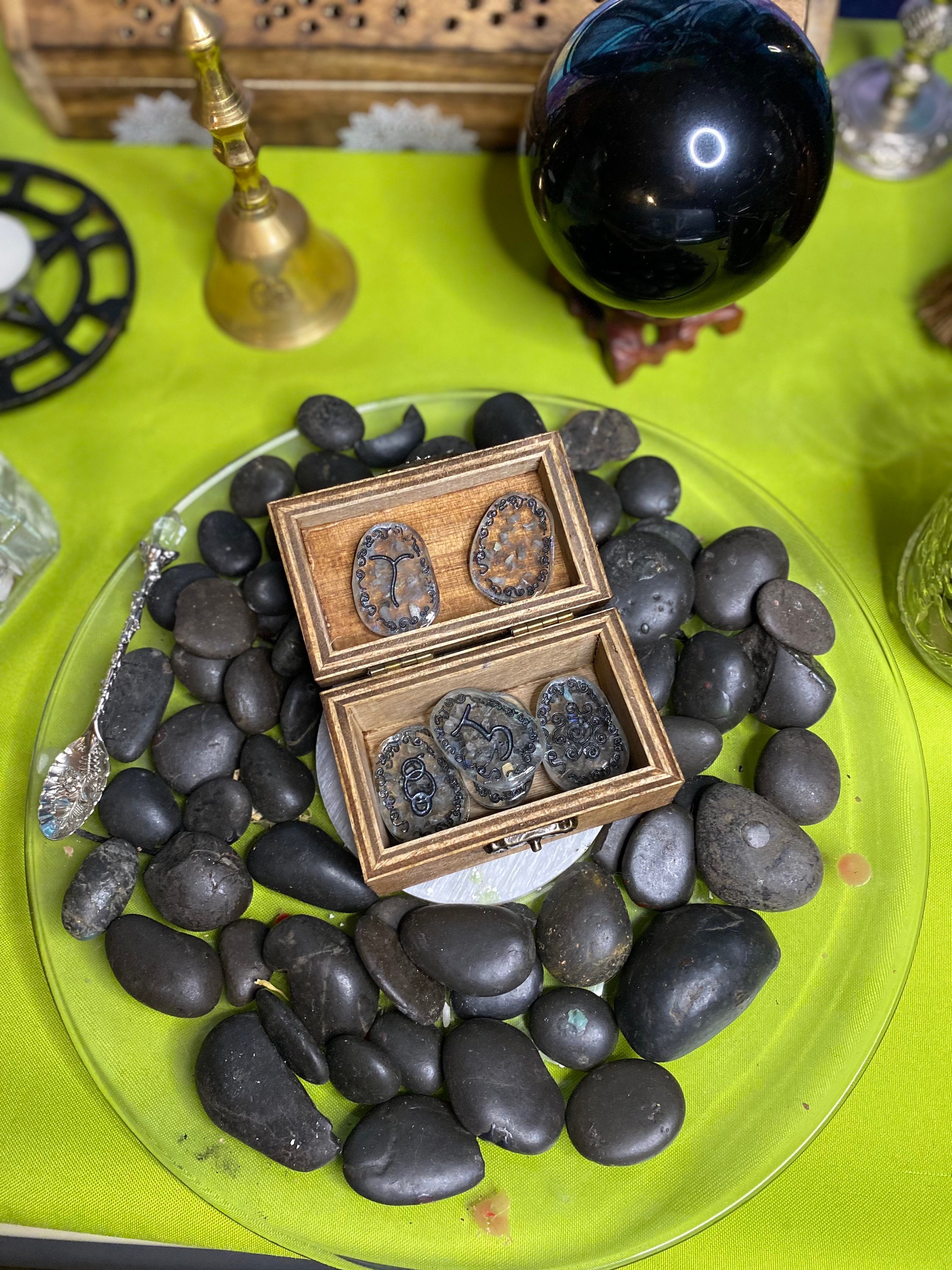 Witches Runes Set With Box/resin/gemstones/divination Tools/runes Box ...