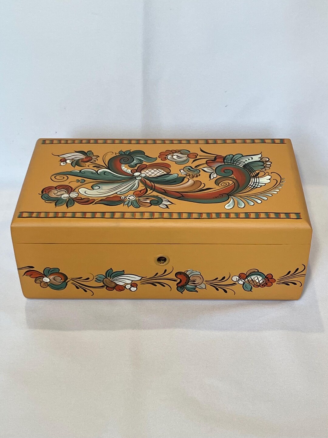 Small Cedar Box With Hand Painted Rosemaling - Etsy