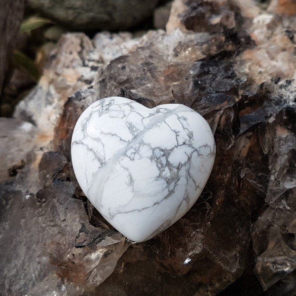 Howlite Crystal - Etsy