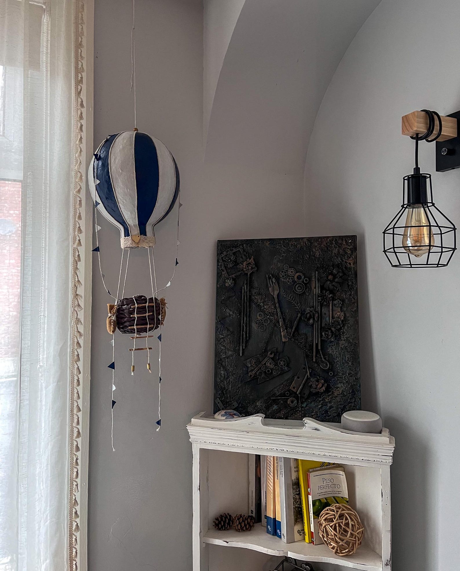 Vintage Style Hot Air Balloon Hanging Decoration. Paper Mache Hot Air ...