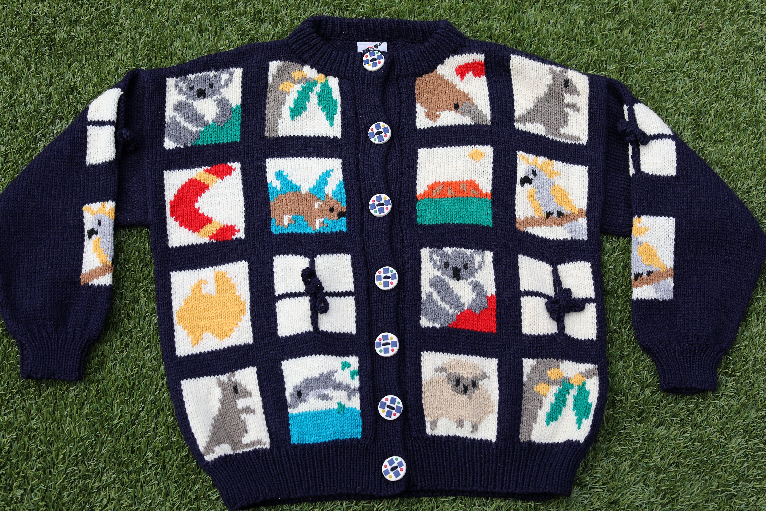 VINTAGE 80s Australian JUMPER! Koala, Kangaroo, Platypus, Cockatoo ...