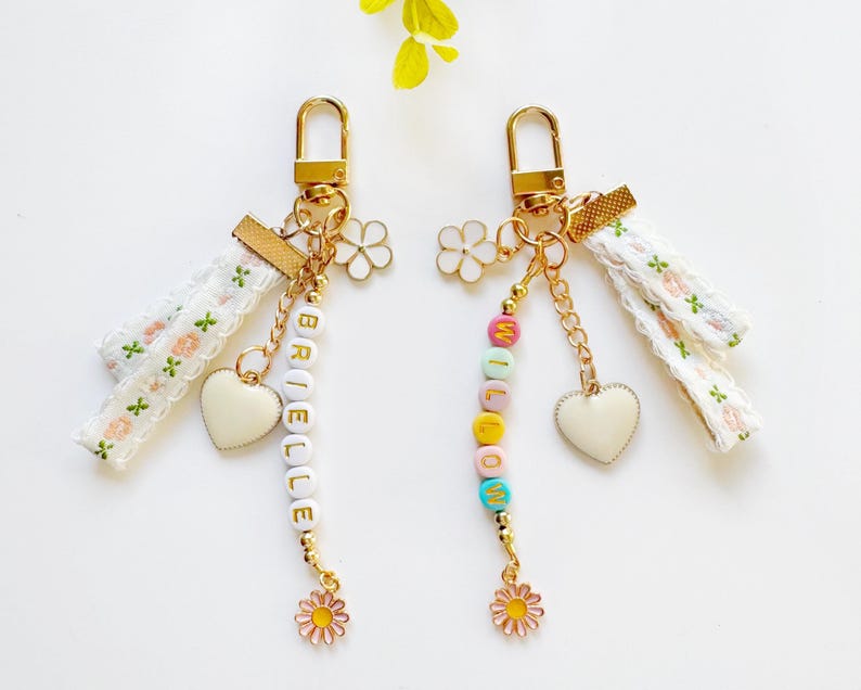 Personalized Name Keychain: Floral Ribbon, Daisy Charm - Custom ...