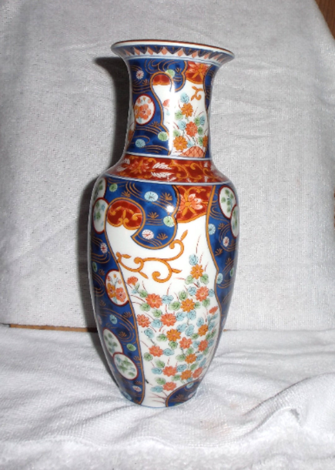 Old Imari Style Porcelain Vase With Authentication on Bottom - Etsy