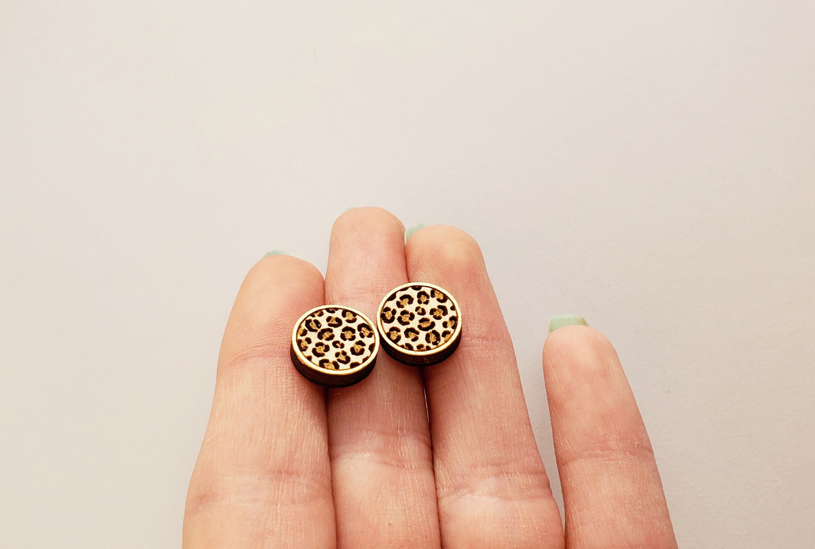 Leopard Print Ohrstecker kleine Holz Runde Ohrstecker Laser | Etsy