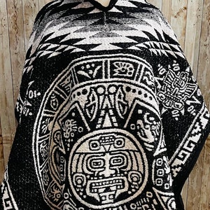 Mexican Poncho Gavan De Calendario Azteca Con Gorro Mexican PONCHO ...