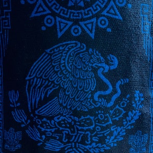Mexican Poncho Gavan De Azteca Guerrero Y Escudo De Mexico Con - Etsy