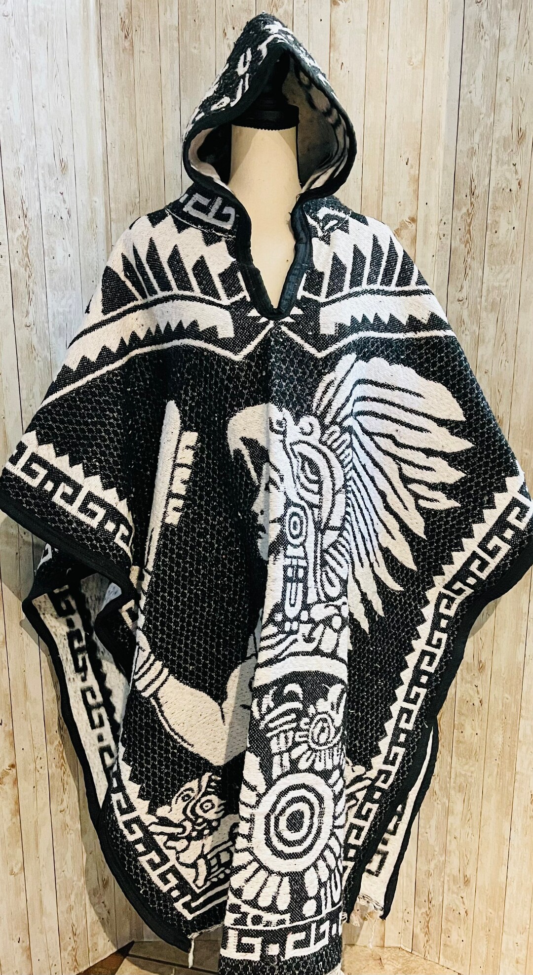 Poncho Calendario Azteca Con Guerrero Azteca Double Sided Aztec ...