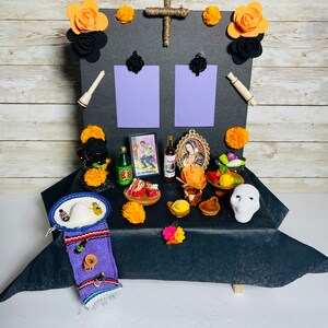 Mesa De Ofrenda Para Dia De Los Muertos Day of the Dead Offering Table ...